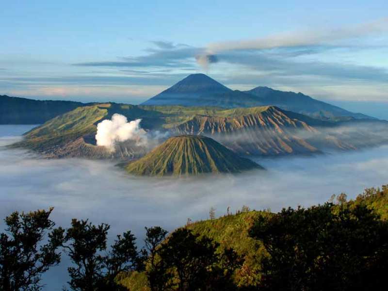 10 Puncak Gunung Tercantik di Indonesia | Alamendah's Blog | Laman 3
